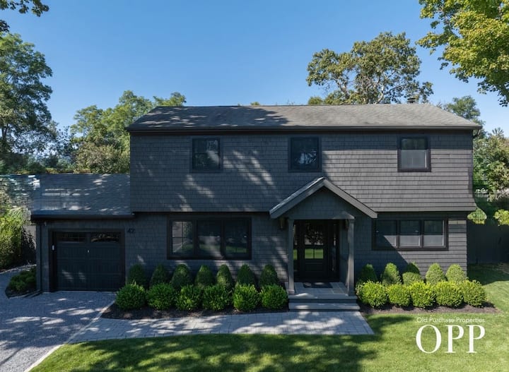 Curated Retreat In The Heart Of The Village - Medford, NY
