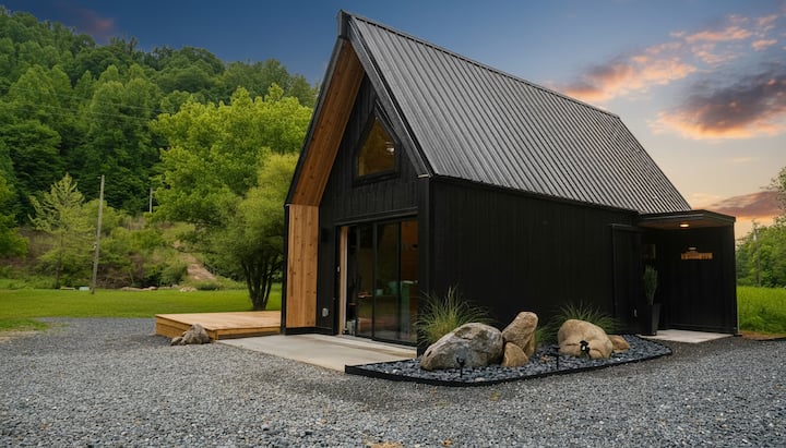 Modern Creekside Cabin W/ Hot Tub —Near Smoky Mtns - États-Unis