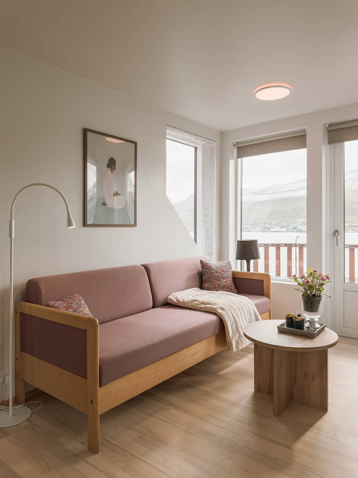 Central Faroe Base | Cozy Apartment For 2–4 Guests - Îles Féroé