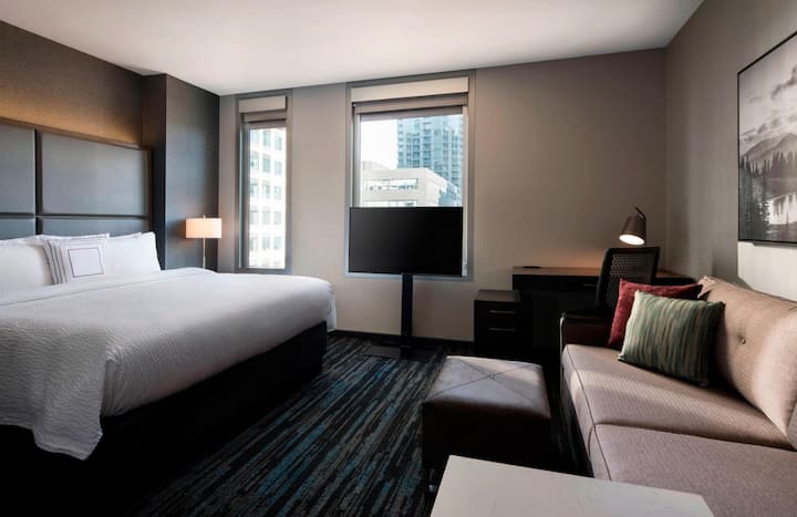 Modern 3 Separate Hotel Kitchensuites W/ Breakfast - Seattle, WA