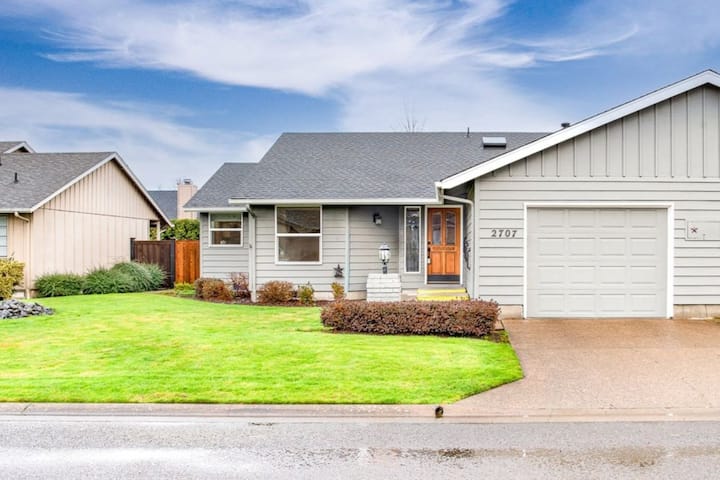 Adorable 2 Bed / 2 Bath Duplex In Great Location - Springfield, OR