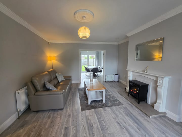 Spacious 4br Galway House | Sleeps 8 | Parking” - Galway