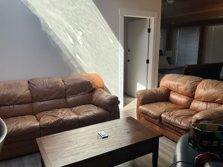 Studio Suite With Walkout Garden Patio - Powell River