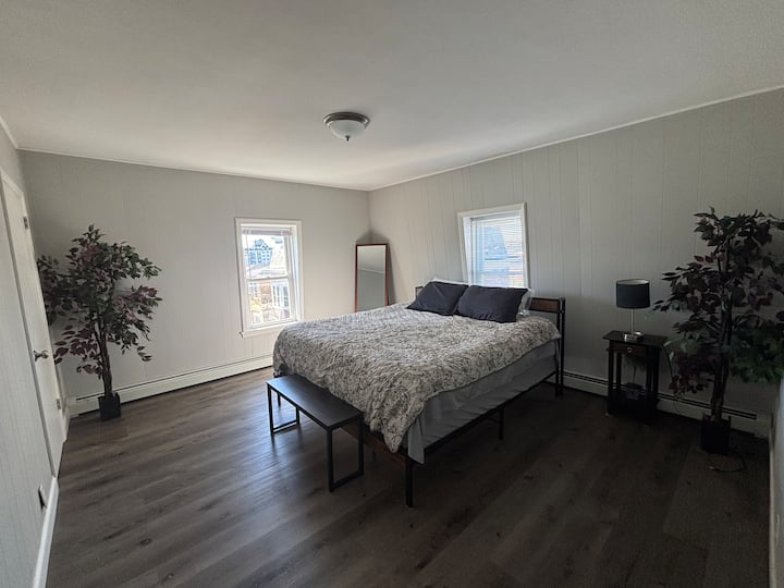 Cozy 3 Bed In The Heart Of Federal Hill W/ Parking - Providence, RI