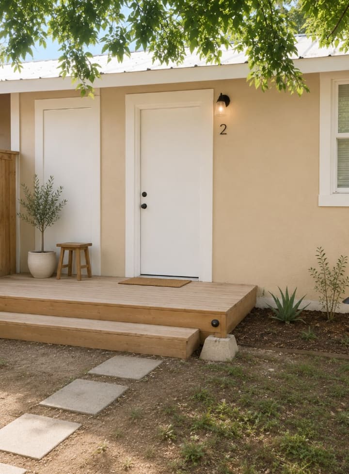 Cute 2 Bedroom With Fenced Yard Close To Downtown! - Seguin, TX