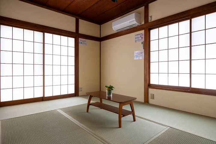 最大13名まで利用可能な余裕のある室内/ゆったりくつろげる落ち着いた雰囲気/スマv南 - Yokohama
