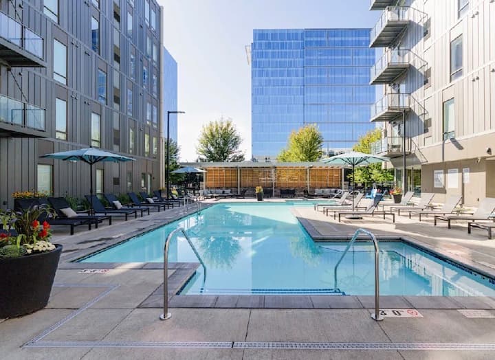 Mpls Modern Apartment | Airport | Pool - Bloomington, MN