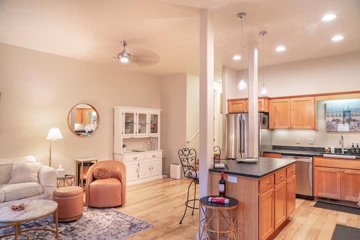 Luxury Twnh Hillcrest W/en-suite Master Bathrooms! - Phoenix, OR