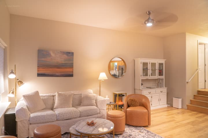 Luxury Townhouse Bespoke Furnishings Hillcrest - Medford, OR