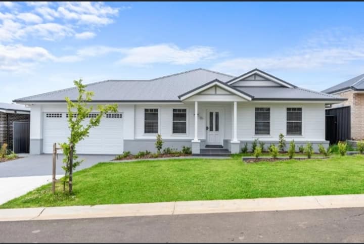 Beautiful Home In Tahmoor - The Oaks
