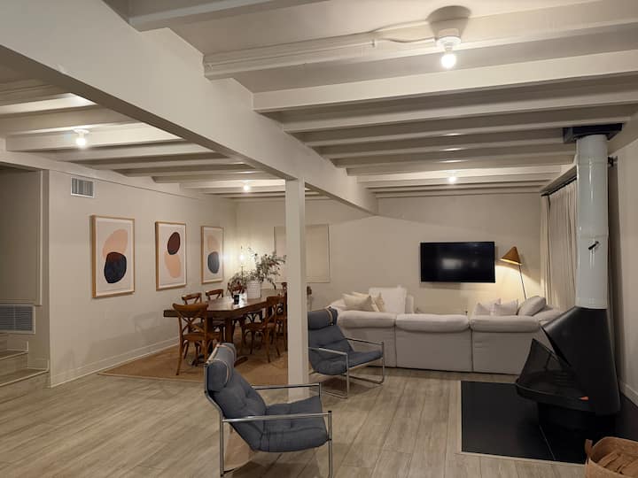 Modern 2br Beach Walk Retreat W/king &Coastal Vibe - Malibu, CA