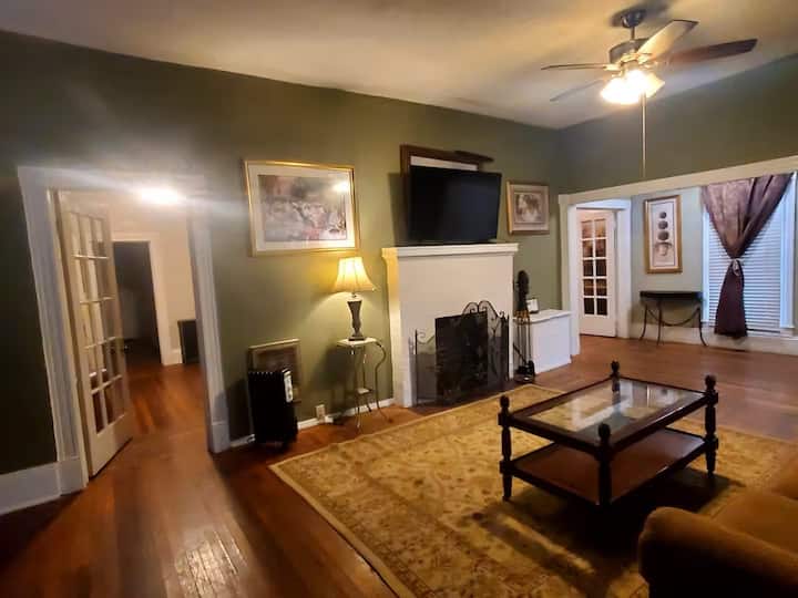 Antique Craftsman Home | Sleeps 11 - Decatur, AL