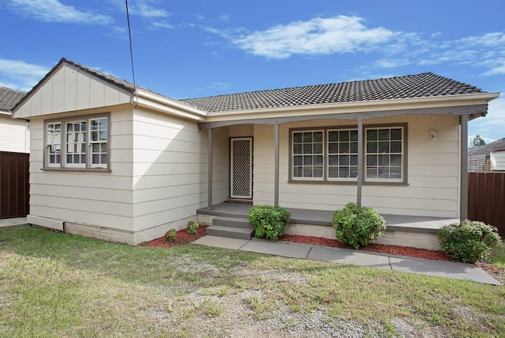Cozy 5br Family Home At St Marys - Kingswood
