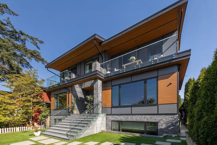 Modern West Coast Retreat In Central Lonsdale - 6400