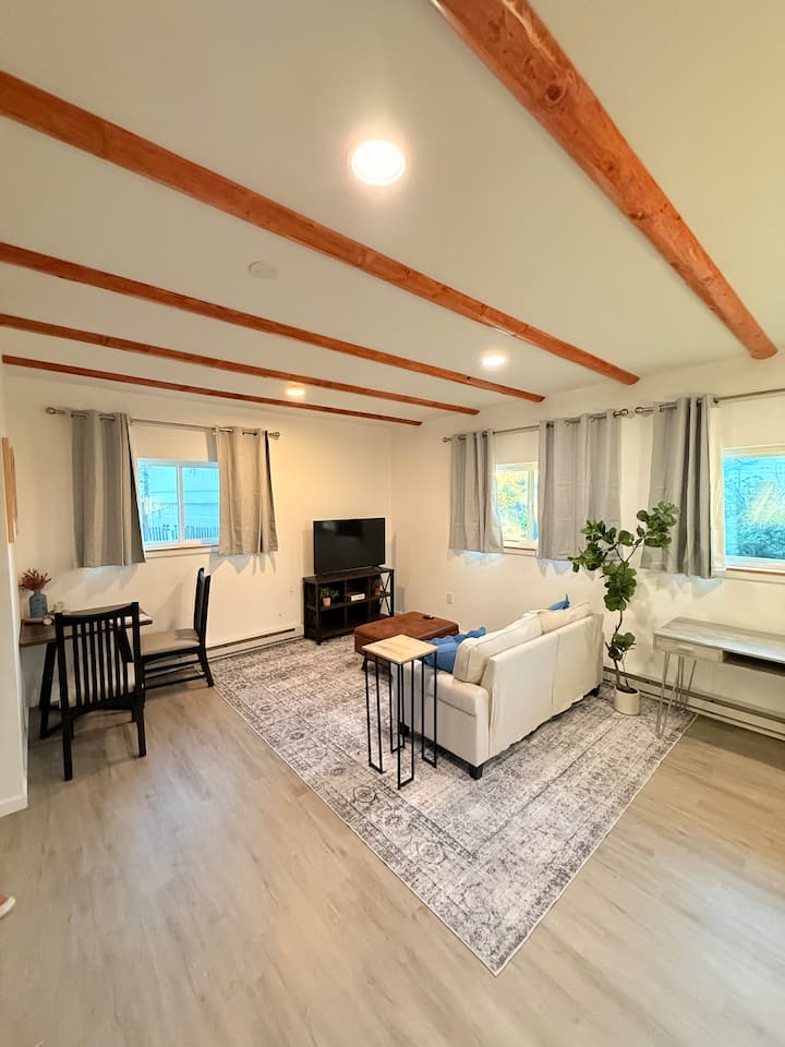 Private Guest Suite Near Wash Park | W/d + Kitchen - Denver, CO