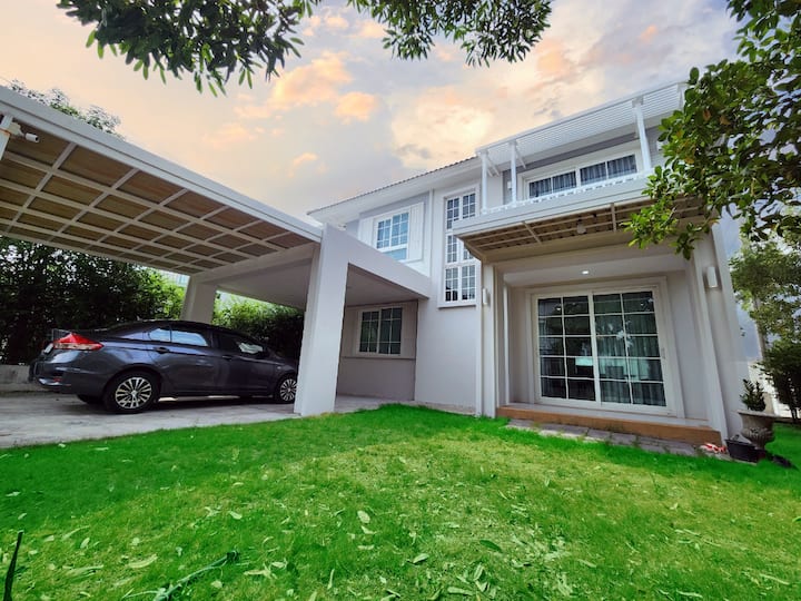 The White House - Min Buri