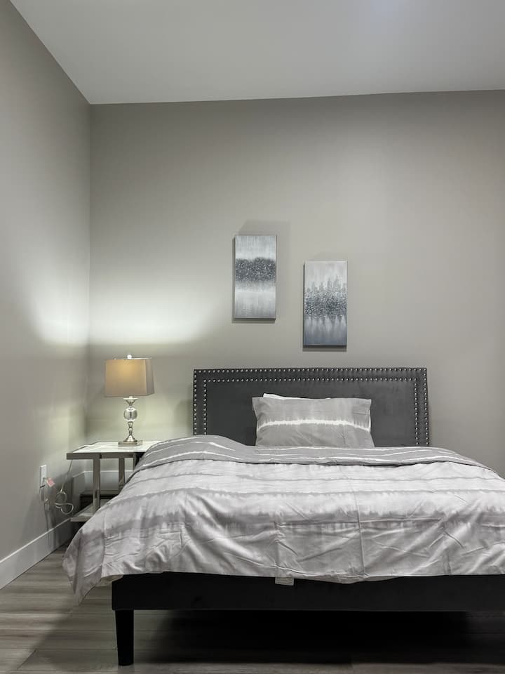 Modern Equipped Studio | Free Parking | Central - ニューウェストミンスター
