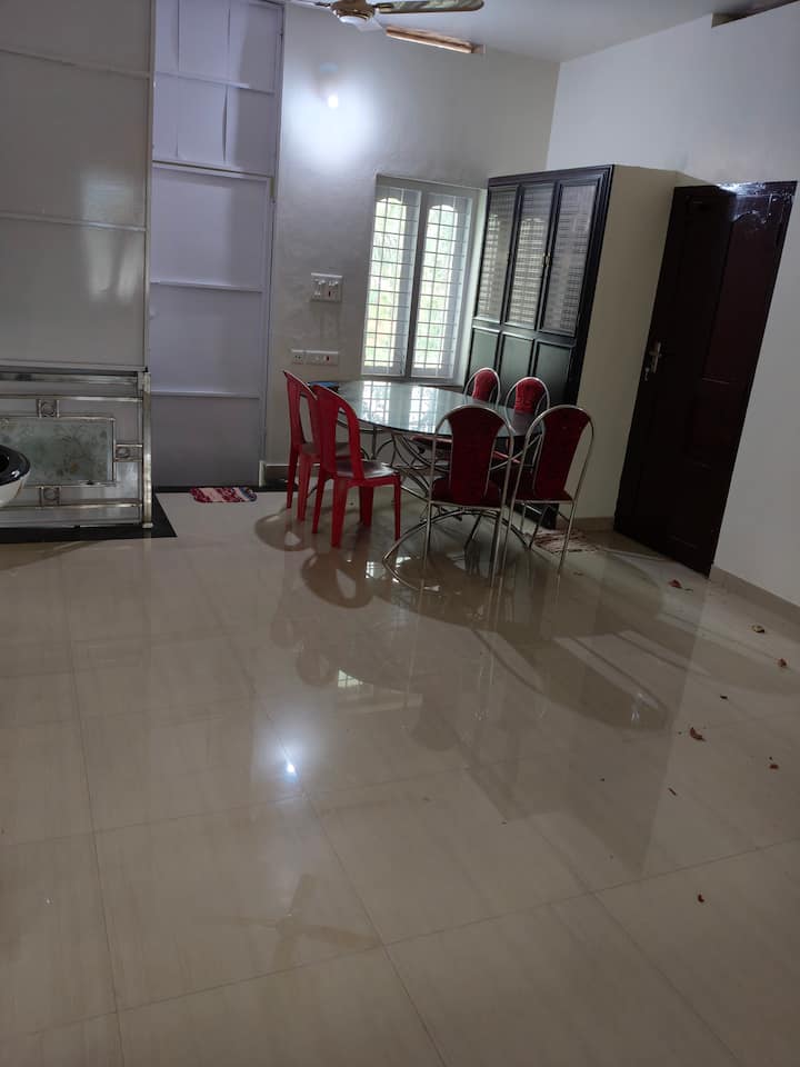 First Floor
1600sqft
Furnished
Kitchen
Fridge - Chengannur
