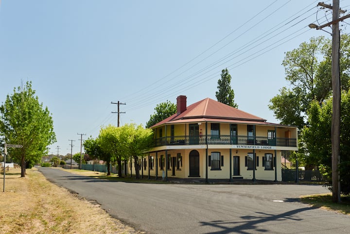 Tenterfield Lodge - A Historic Charming Retreat. - Tenterfield