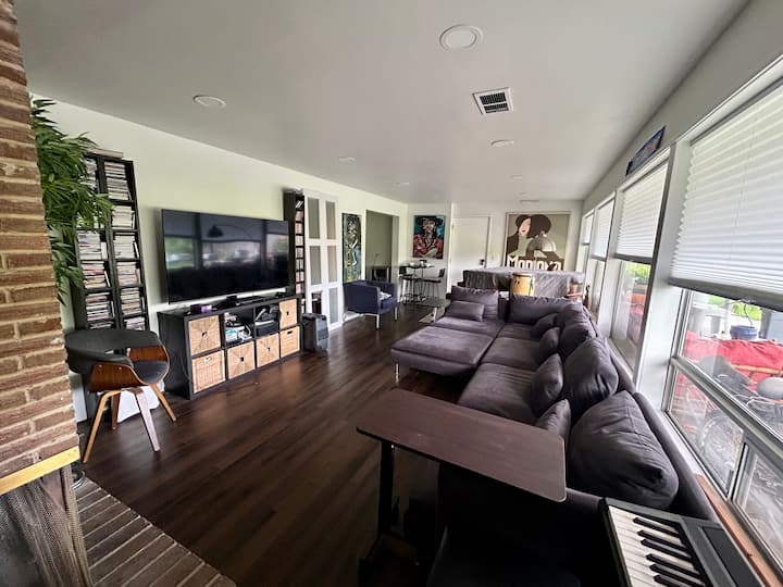 Lower Level Suite W/ Private Entrance, Large Yard! - Tukwila, WA