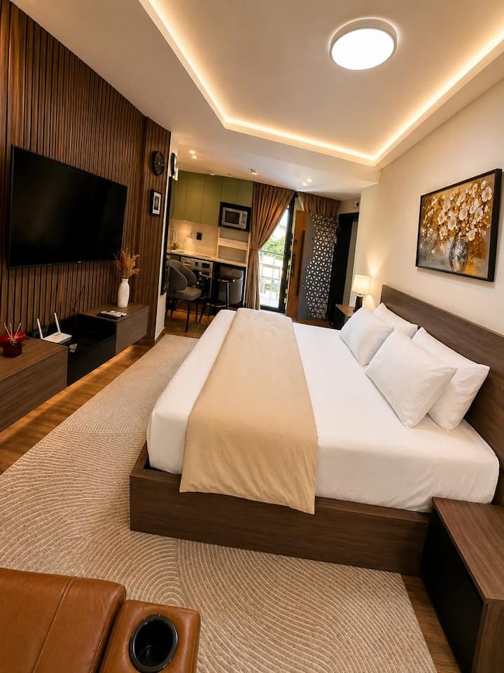 De-lux 218 @ Airport West With Balcony Gym & Pool - Accra