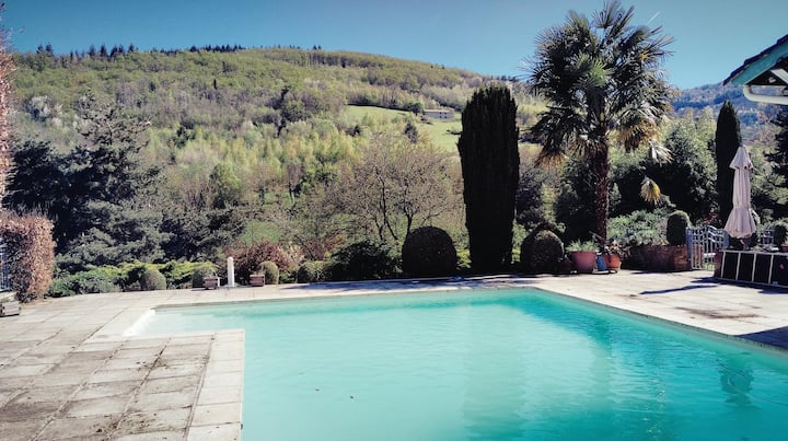 Gîte, Vue Collines Boisées, Piscine, Four à Pizza - Rhône