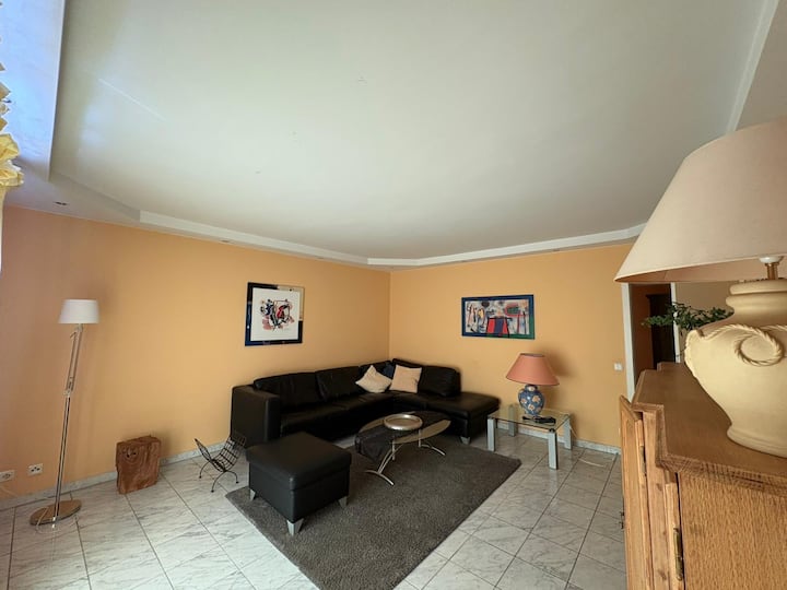 Schöne 2 Zimmer Wohnung In Düsseldorf Derendorf - Düsseldorf