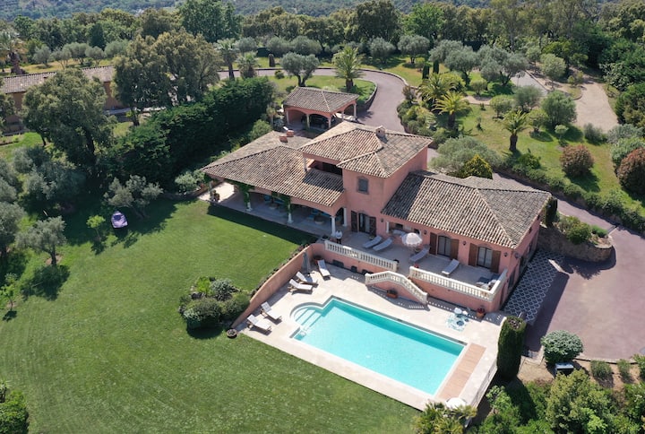 Villa Phoenix: Saint-tropez Traumblick, Pool, Gym - Grimaud