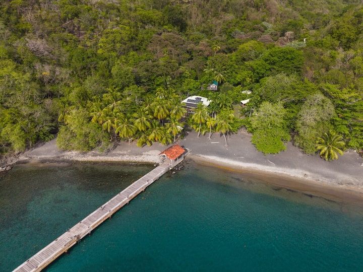 Domaine De L’anse Noire, Les Pieds Dans L'eau - Martinique