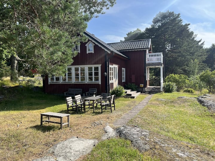 Charmigt Skärgårdshus På Harö Med Havstomt - Sandhamn