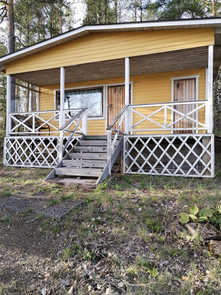 Keltainen Mökki Ja Sauna - Hamina