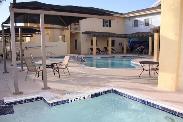 Ramada South Padre | Large Suite For Groups - South Padre Island
