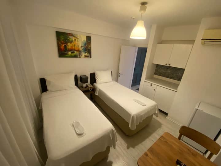 3 Kişilik Standart Oda - Bodrum
