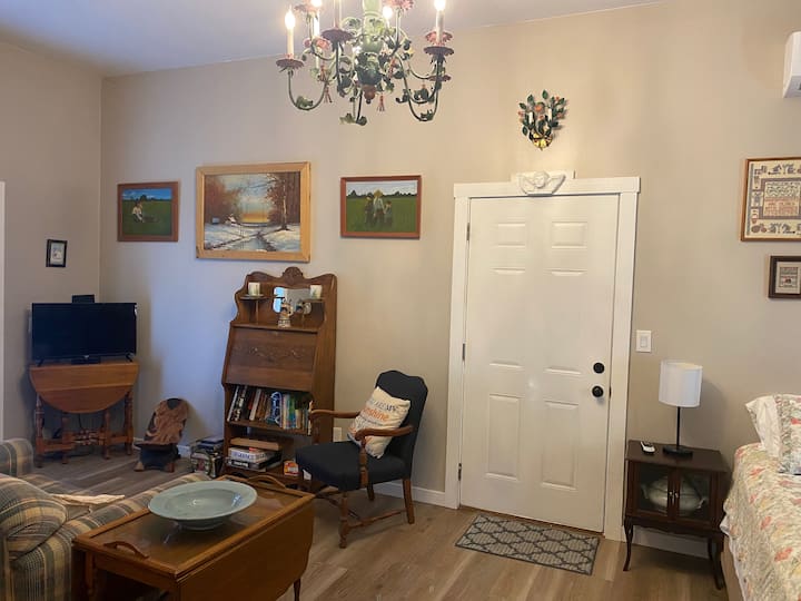 Lakefront Apartment With Secluded Hot Tub - Fort Wayne, IN