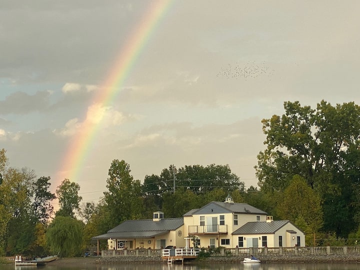 Lakefront Apartment With Secluded Hot Tub - Fort Wayne, IN