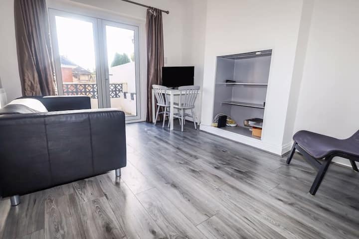 4 Bed 2 Bathroom Fully Furnished Detached House - Sandbanks