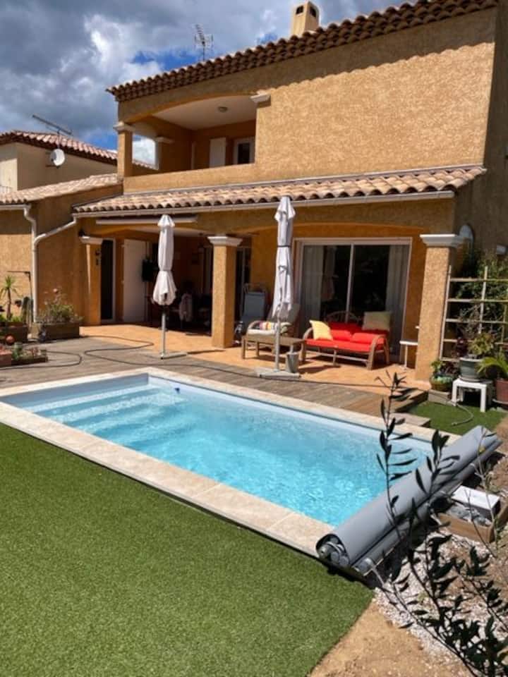 Villa Au Calme Avec Piscine - Île du Levant