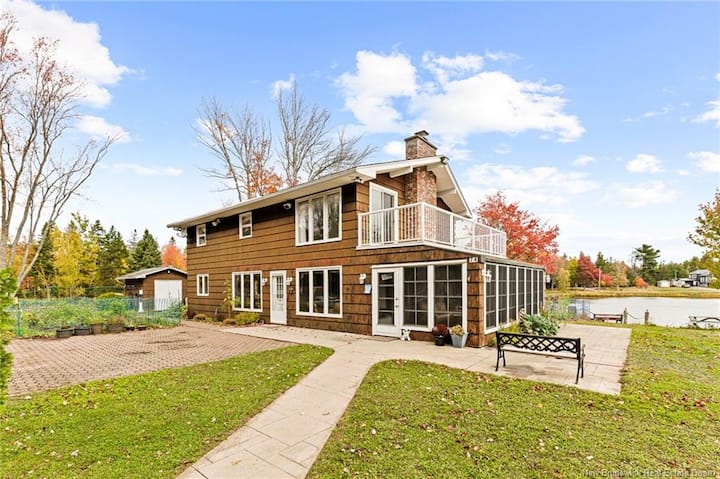 Heron Cove Cottage - Waterfront & In-ground Pool - Shediac
