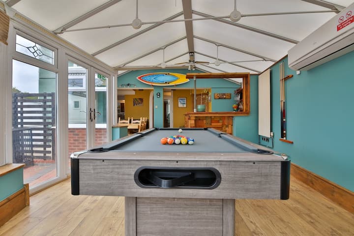 The Swansea Homestay | Spacious 4-bed Retreat - Swansea
