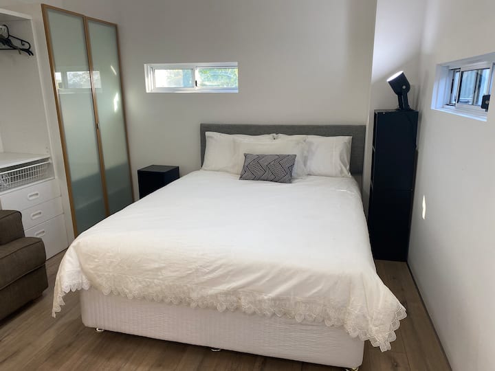 Cosy Self Contained Studio With Attached Bath. - Perth