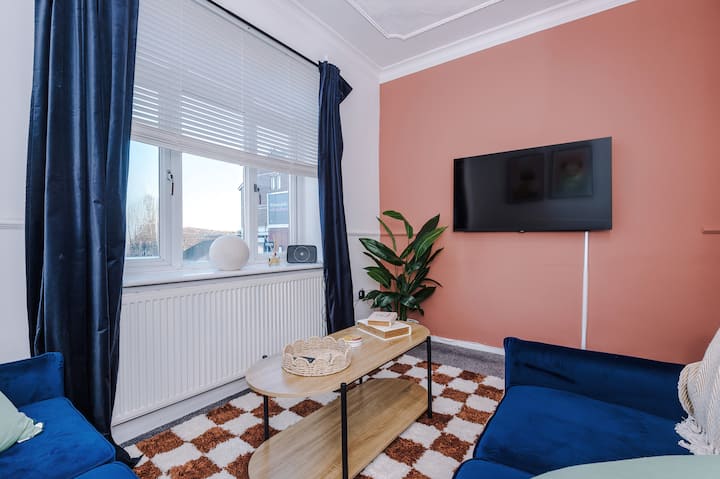Spacious 8-beds Contractor Retreat W/ Parking - Barnsley
