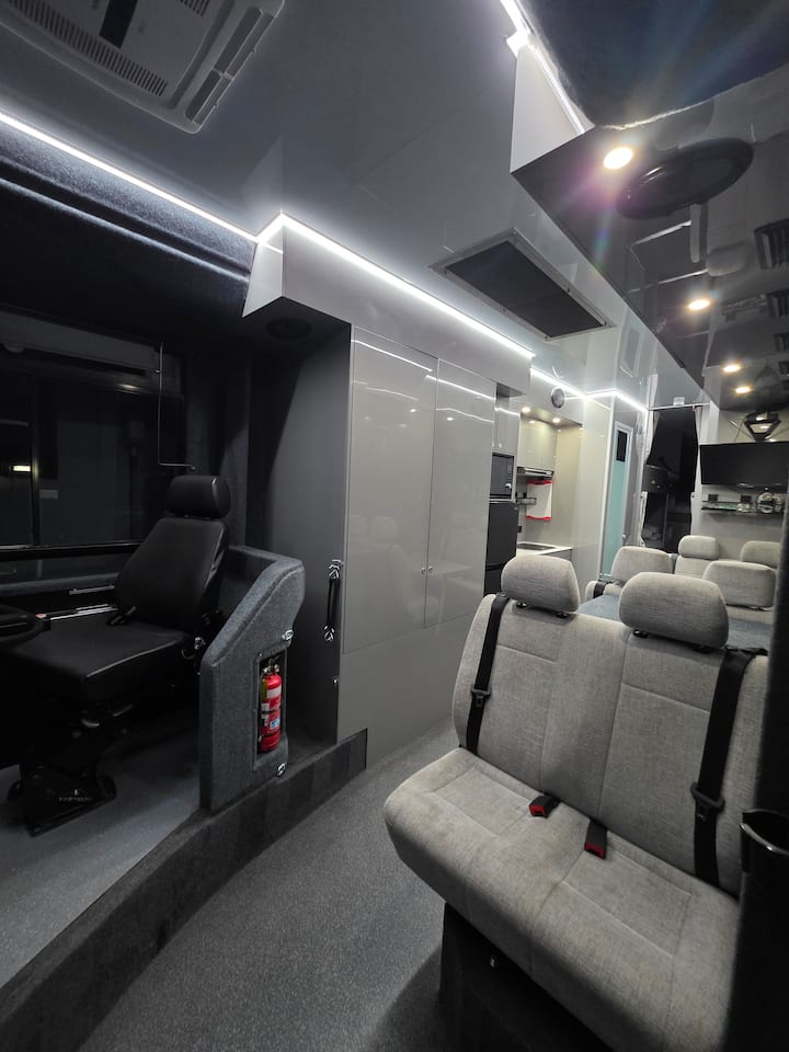 Rock Star Living Motor Home ! ! ! - 珀斯