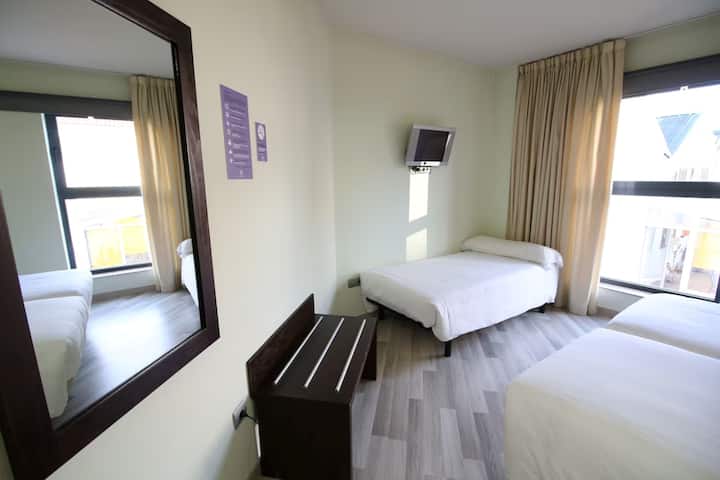 Hotel Cardeña By Gaiarooms - Habitación Cuádruple - Burgos