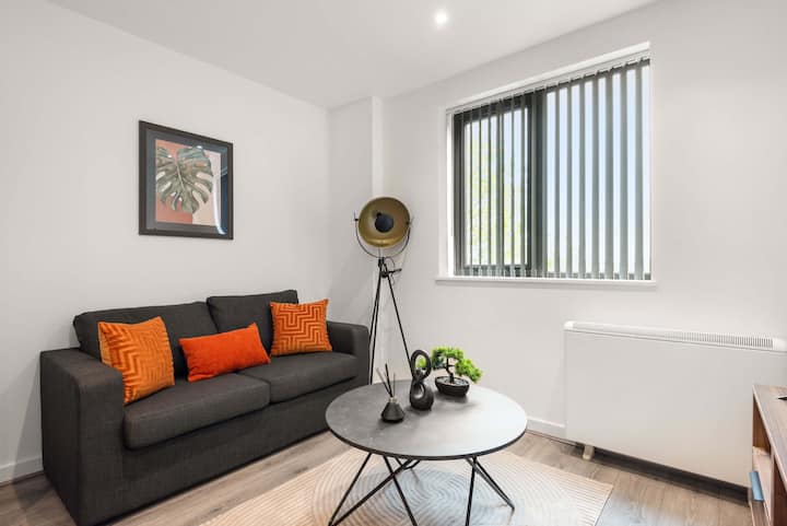 Bright & Spacious 1 Bedroom Apartment In Leeds - Leeds