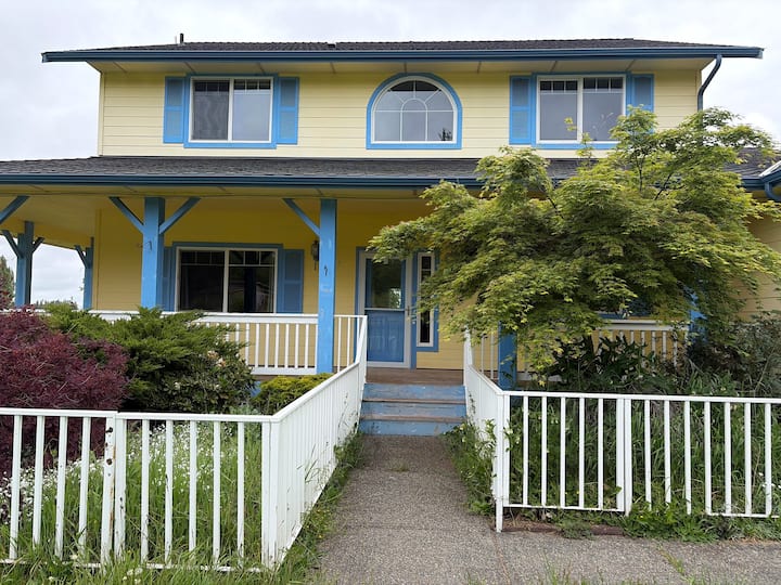 Daffodil Retreat, A Modern Farmhouse On An Acre - Sequim, WA