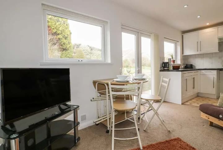 Bungalow - Sleeps 2 - Parking - Newquay