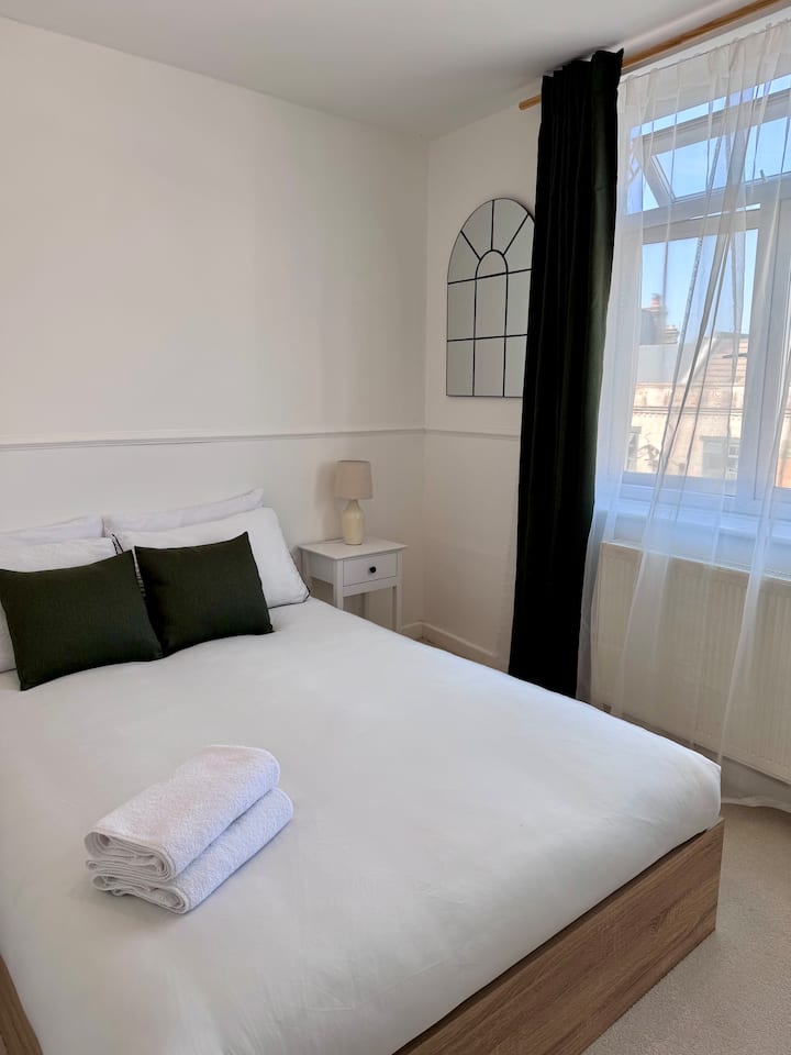 The Albert Retreat | Stylish 2br Near Seafront - Southsea