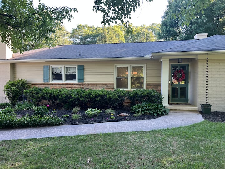 The Cutest Little Clemson Retreat - Clemson, SC