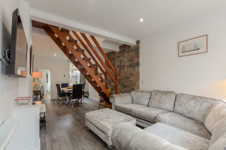 Newly Refurbished, Central And Open Plan House. - Stoke-on-Trent