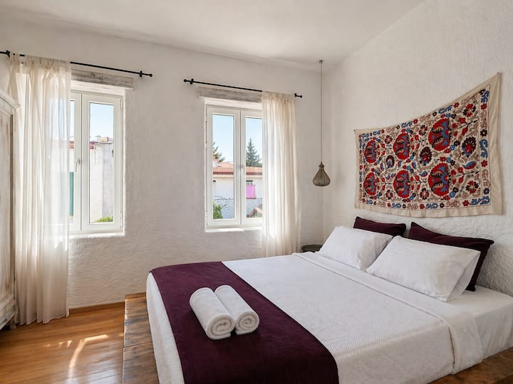 Alaçatı ÇArşıda Butik Otelde Oda-kozanoğlu Han - Alaçatı